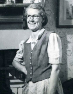 Birth of Sarah Makem, Traditional Irish Singer | seamus dubhghaill