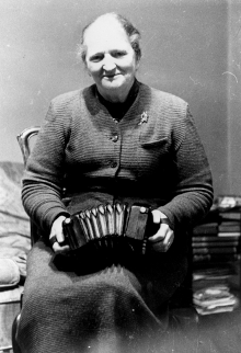 Death of Concertina Player Elizabeth “Lizzie” Crotty | seamus dubhghaill
